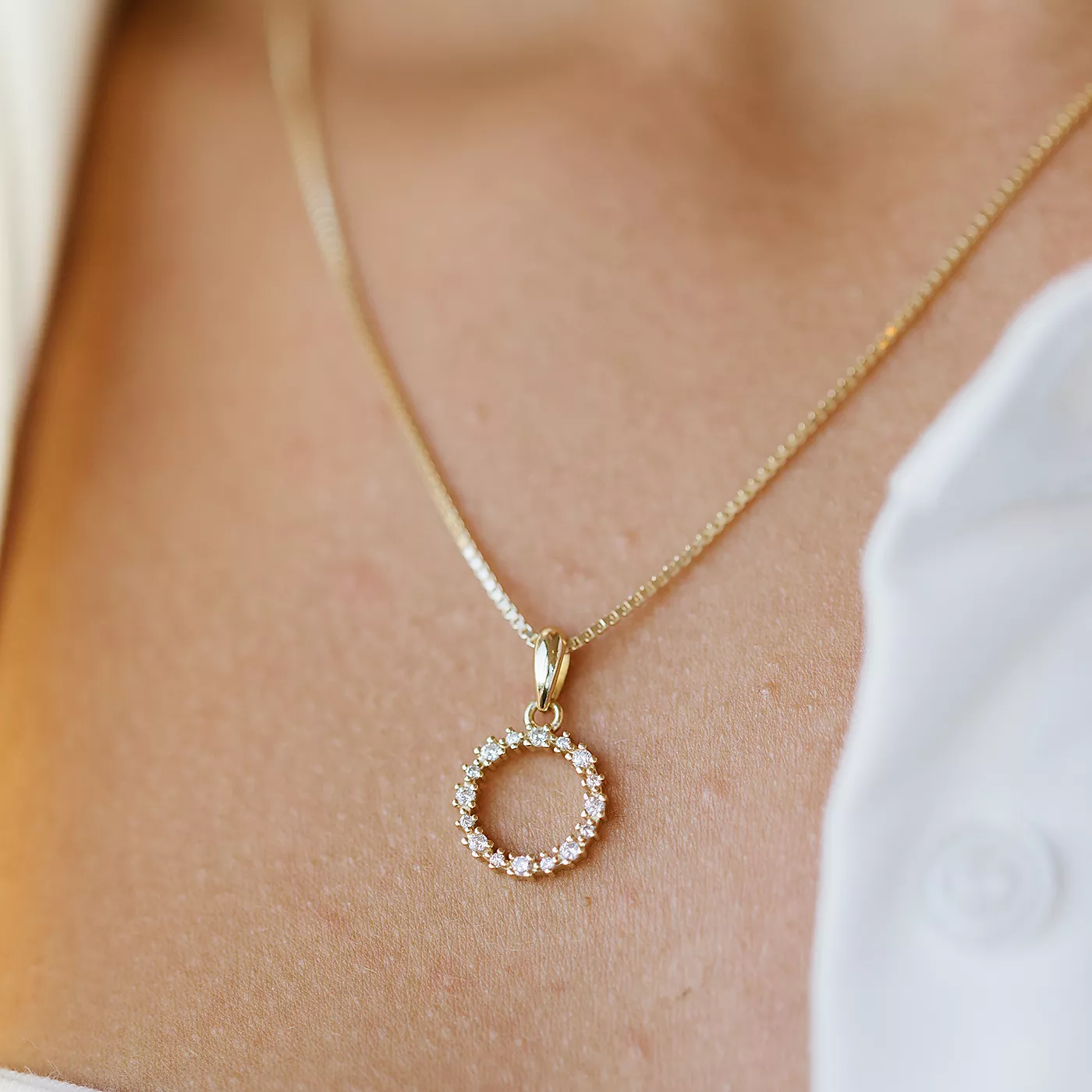 Pan Jewelry, Smykke i 925 forgylt sølv med sirkel og zirkonia | Gullfunn