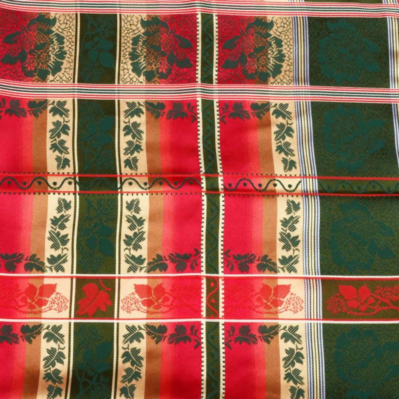 Eufemia silkeskjerf i 100% silke | Gullfunn